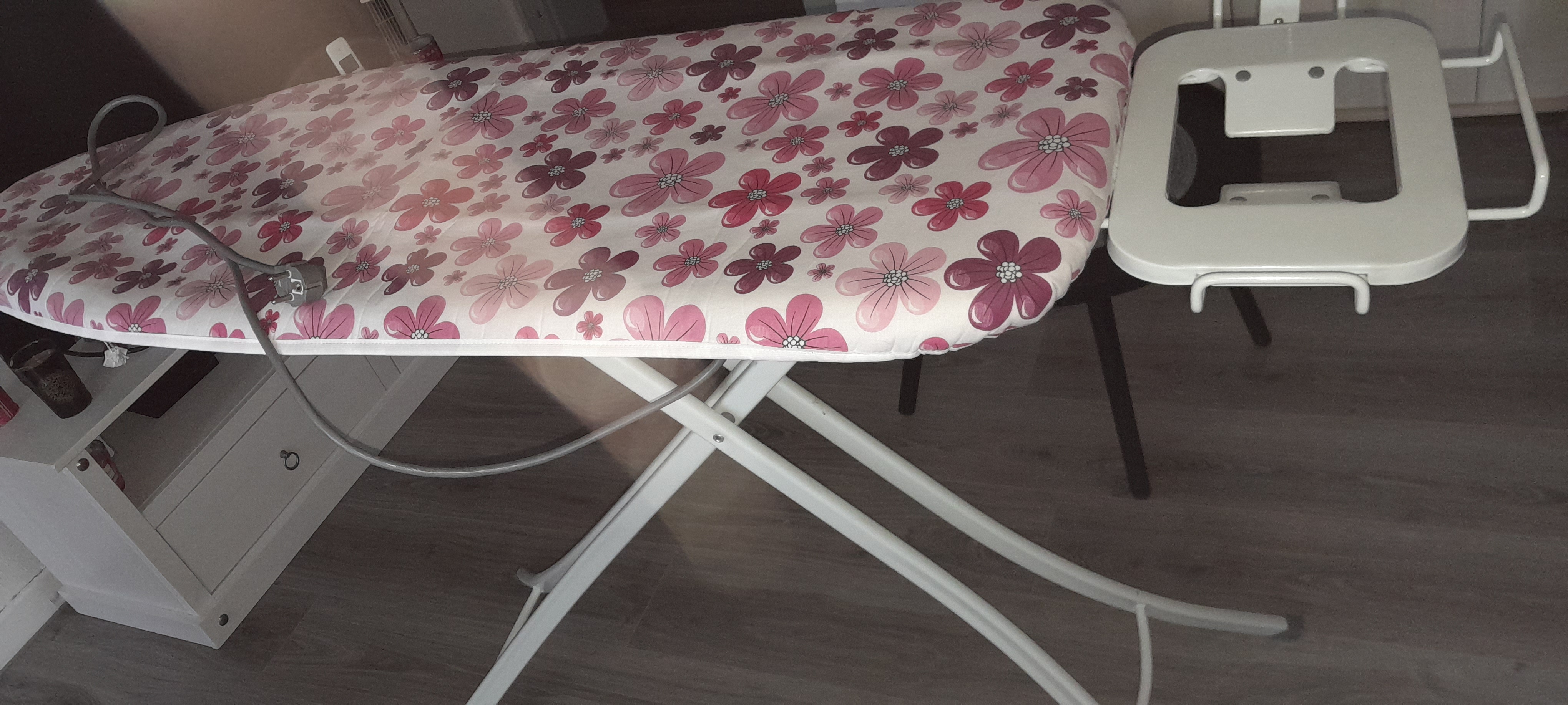 À vendre : TABLE À REPASSER - Radio Mélodie