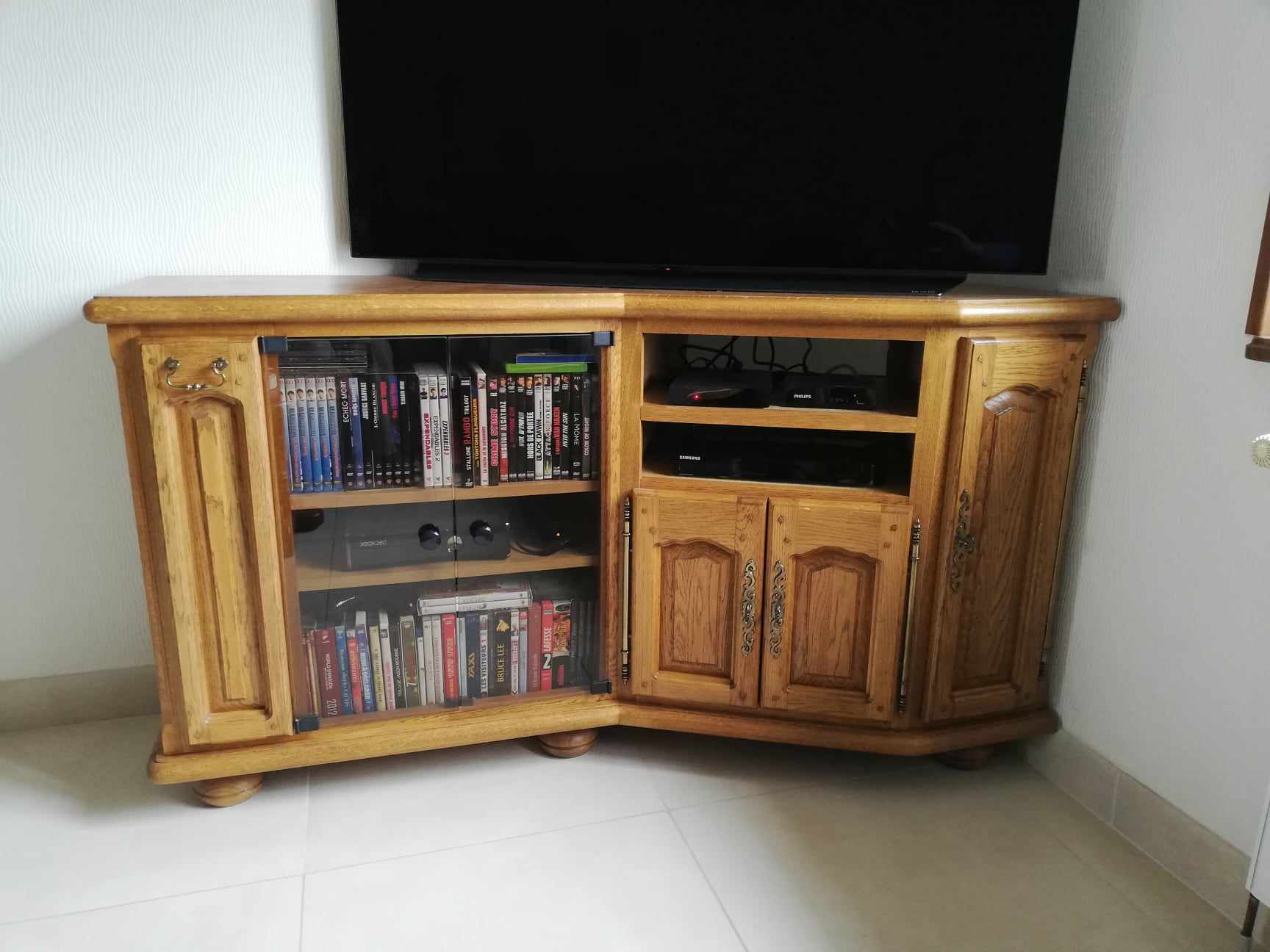 À vendre : Meuble télé en coin - Radio Mélodie